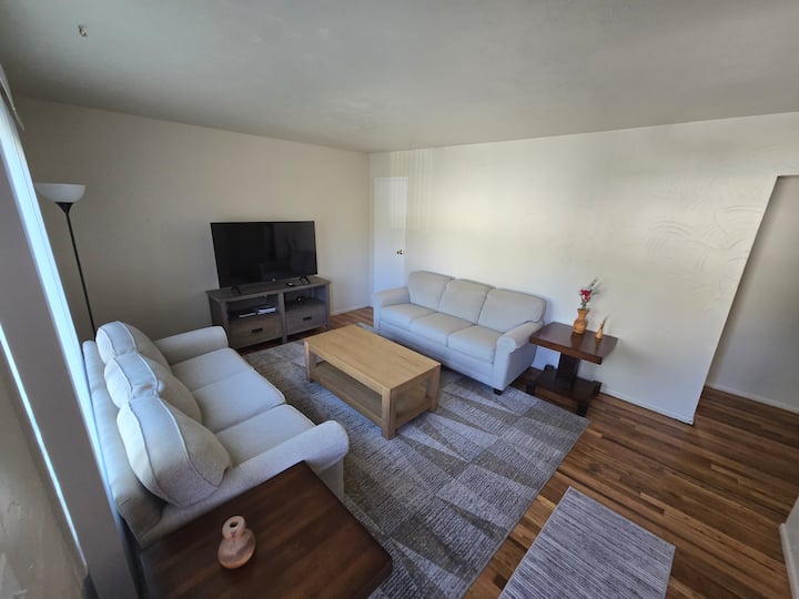 Bellevue's Best Bungalow! - Bellevue, NE