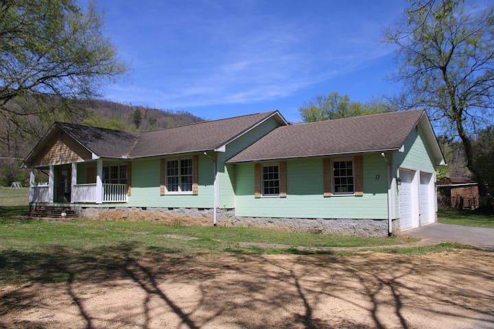 The Green House - Jasper, TN