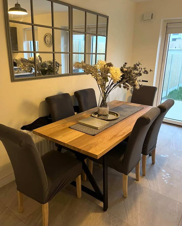 Luxury 3-bed Retreat: Fire Pit, Bbq & Large Garden - Naas