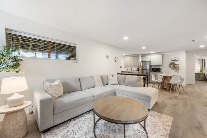Spacious Suite In Walnut Grove - Langley