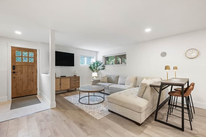Spacious Suite In Walnut Grove - メイプルリッジ