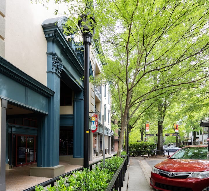 Luxe Downtown Studio On N. Main Street • Sleeps 6 - Greenville, SC
