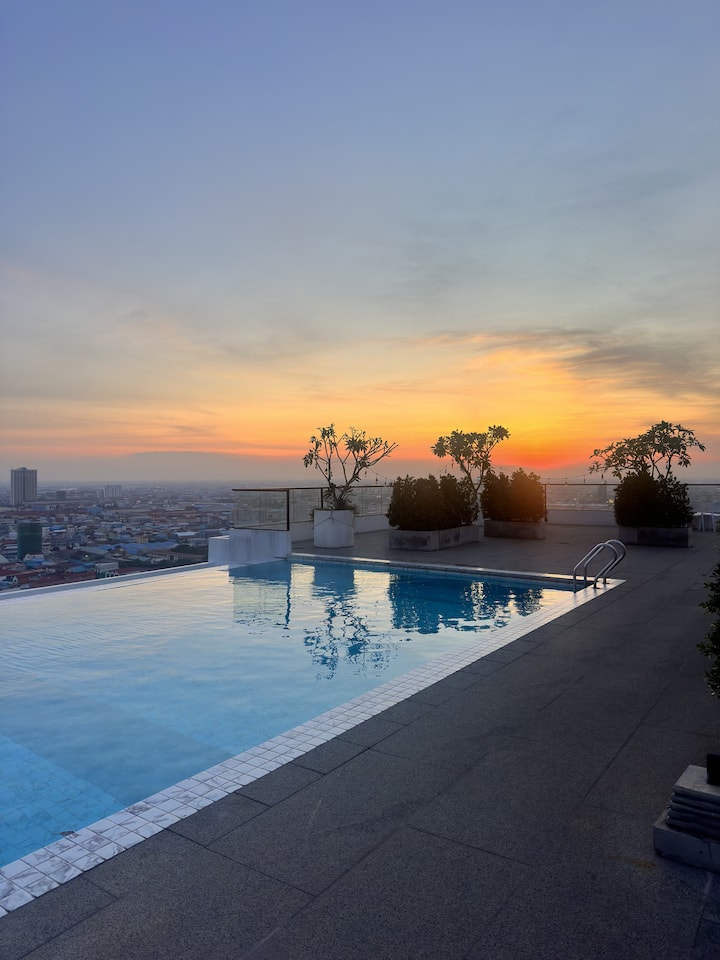 Sunrise Studio | Views | Sleeps 4 | Peaceful - Phnom Penh