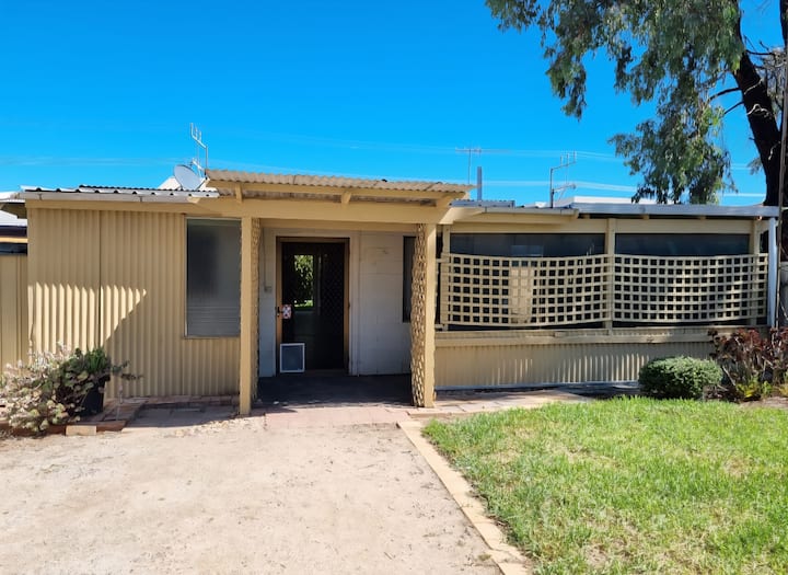 Relaxed Pet-friendly Coastal Cottage - Port Broughton