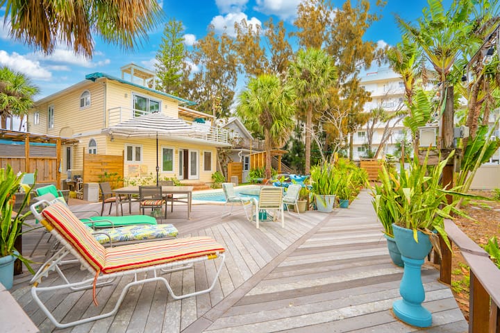 Siesta Cottage Treasure Island Beach Sleeps 3 - Treasure Island, FL