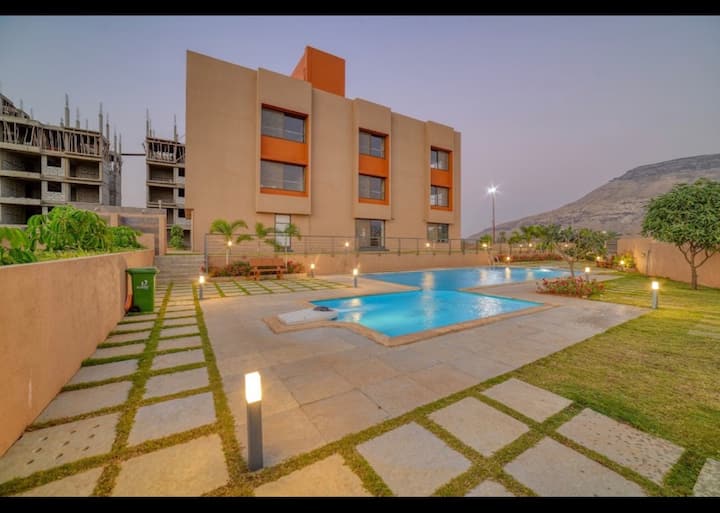 Luxury 3bhk Staycation In Igatpuri | Pool, Turf - イガットプリ