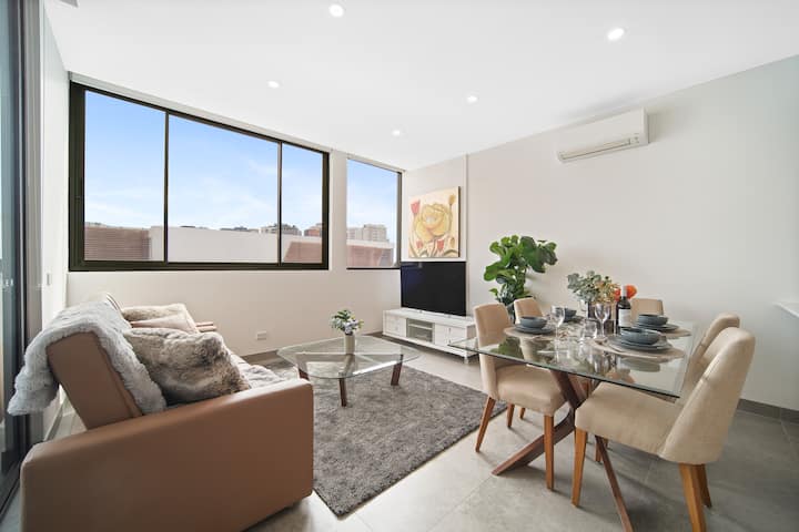 Central 2br Gem + Free Parking - Rosebery