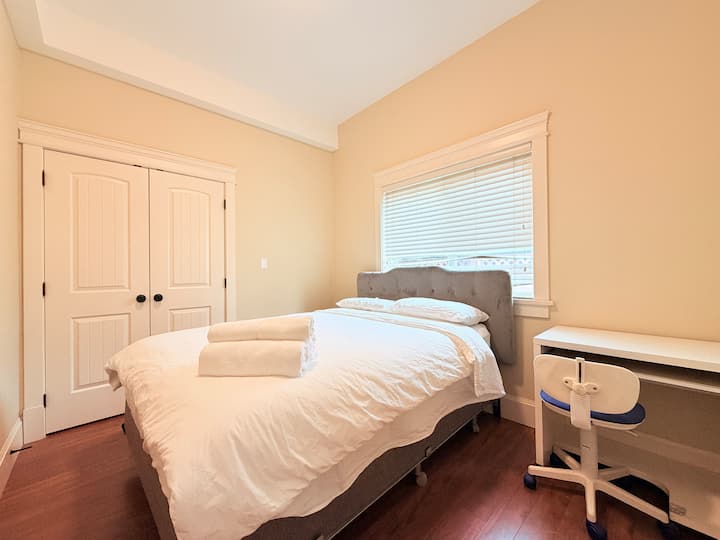 Cozy & Private 2-bedroom Suite - Ladner