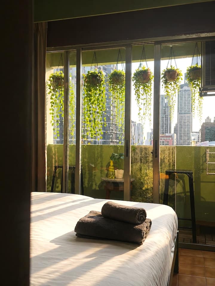 2bdrm+2bathrm Poolside Units + Balcony, 1 Min Bts - Bang Rak