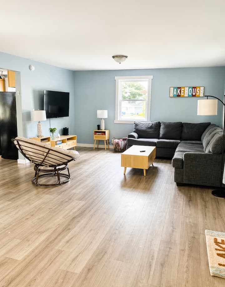 Lake Erie Getaway • 4br • Fire Pit • Huge Yard - Angola on the Lake, NY