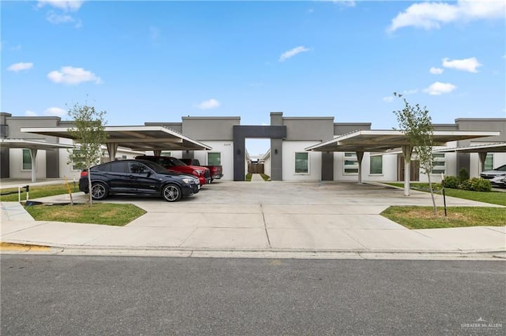 Trenton Palace - Gated Central Community 3bd|2bth - Edinburg, TX