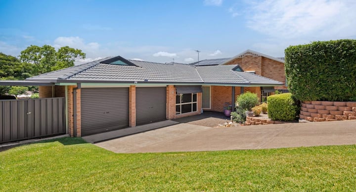 Modern 4br Muswellbrook Home | Secure Parking - Muswellbrook