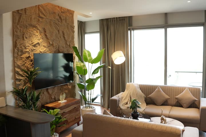 Luxury Studio | Infinity Pool & Green Interiors - 구르가온