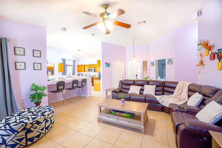 King Suite + Pool | Pet Friendly Near Lv Speedway - North Las Vegas, NV