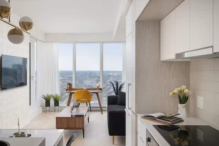 Designer 1bd + Study Suite - Skyline/river View - Montreal