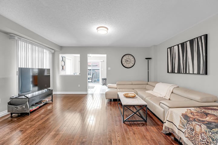 Brampton|3br|3.5 Bath|gym & Backyard Bbq| Sleeps 8 - Brampton