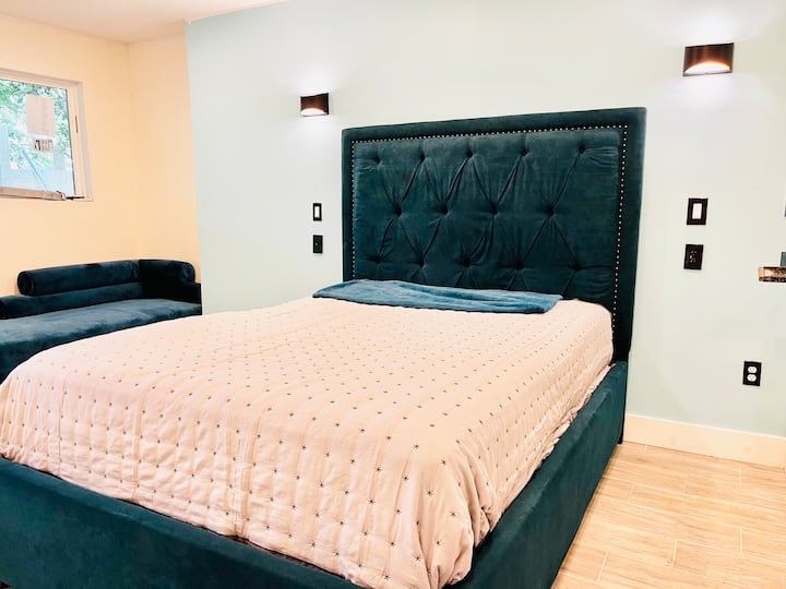 Turquoise Studio/suite Private Entry - Round Rock, TX