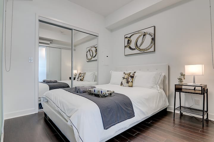 Urban Luxe 2br+1 In The Heart Of Toronto - Toronto, ON