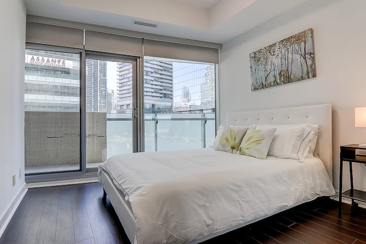 Urban Luxe 2br+1 In The Heart Of Toronto - Toronto