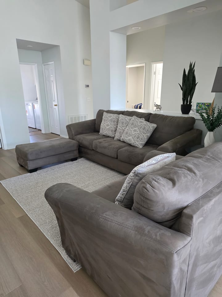 Modern Executive Retreat In Corona - Corona, CA