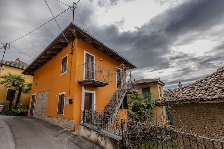 Maison Orange - Dimora Nelle Langhe - Alba, CN