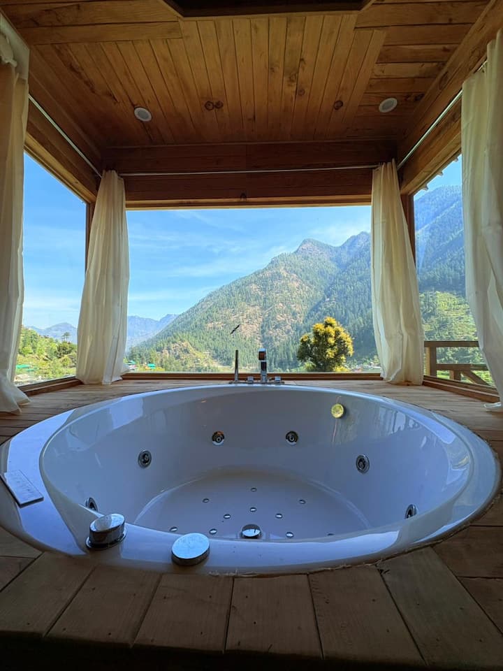 Royal Suite Jacuzzi Cottage - Jibhi