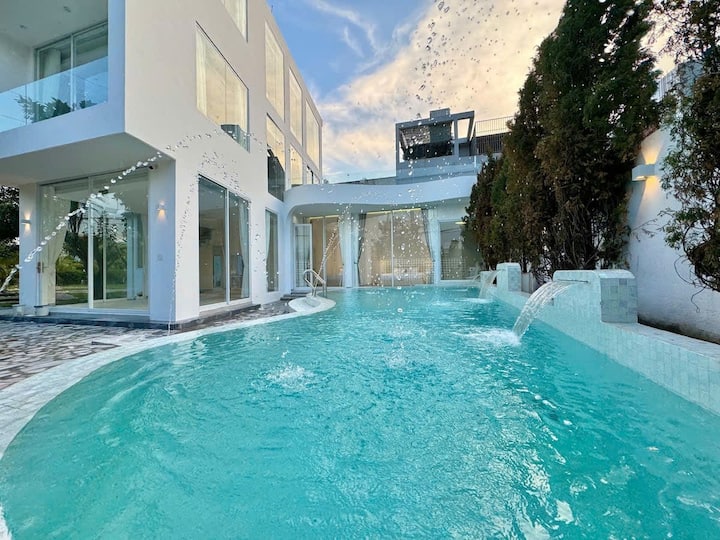Big Villa | 11 Beds | Private Pool | Ensuite Rooms - Đà Nẵng