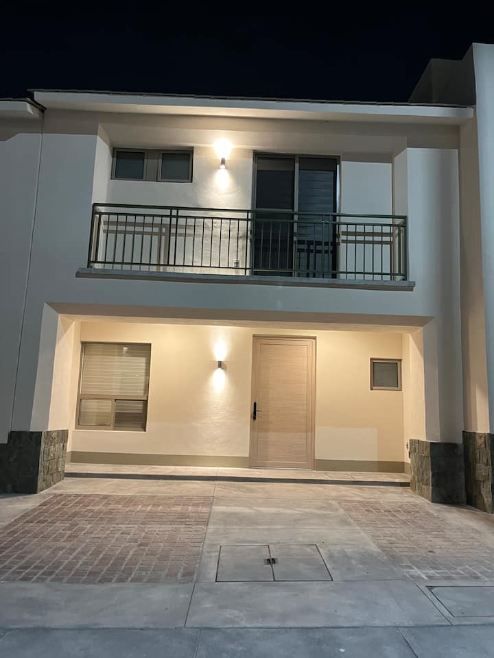 Hermosa Casa En Lyrata Edén Urbano Para 6 Personas - León