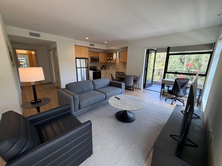 Heart Of Hollywood – Pool, Gym & Parking - Los Angeles, CA