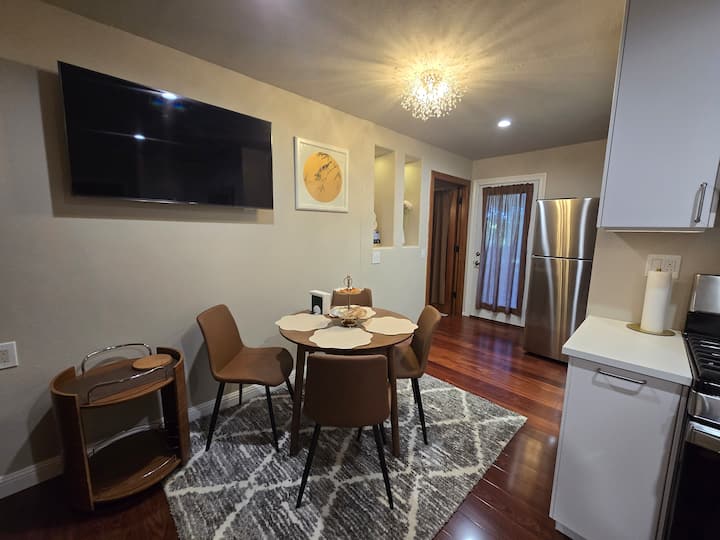 Castledown Hideaway - Pleasanton, CA