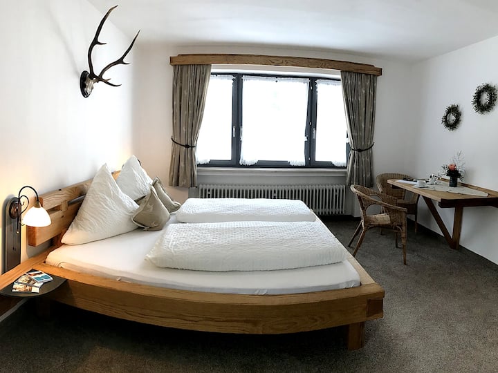 Double Room 2, Shower And Toilet, Seating Area, Tv - Ruhpolding