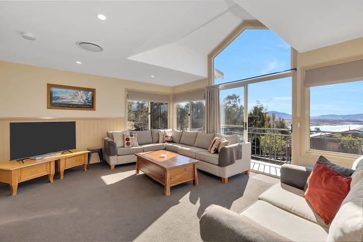 Torino 6 - Lake Jindabyne & Snowy Mountain Views - Jindabyne