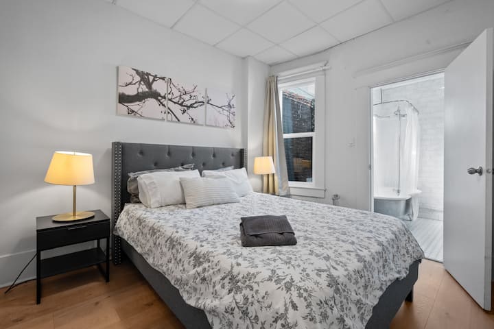 Cozy Condo On The Drive - Vancouver