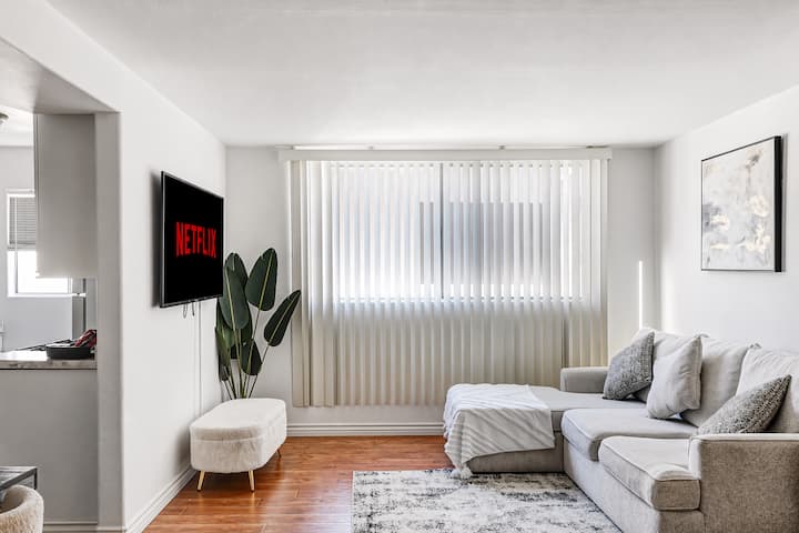 Apartment Near Culver City - Culver City, CA