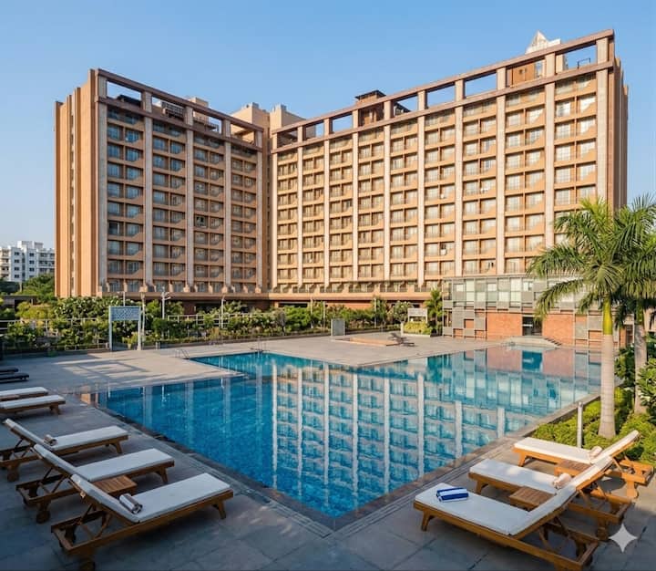 𝟗𝟕𝟐𝟒𝟏𝟎𝟗𝟗𝟕𝟕 Airport Stay 24/7 - Surat