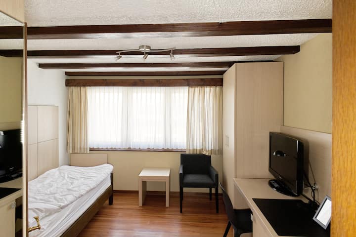 Chambre Simple-budget-sdb Privée - Canton du Valais