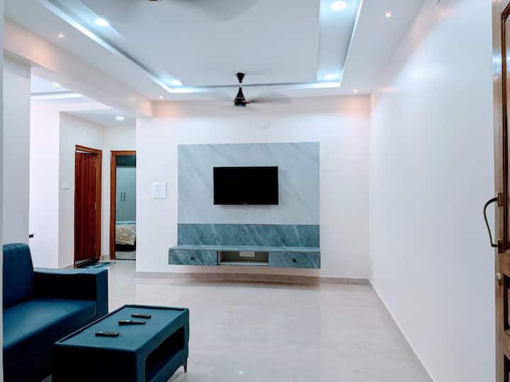 Modern 2bhk Apartment With Cozy Vibes - Inde