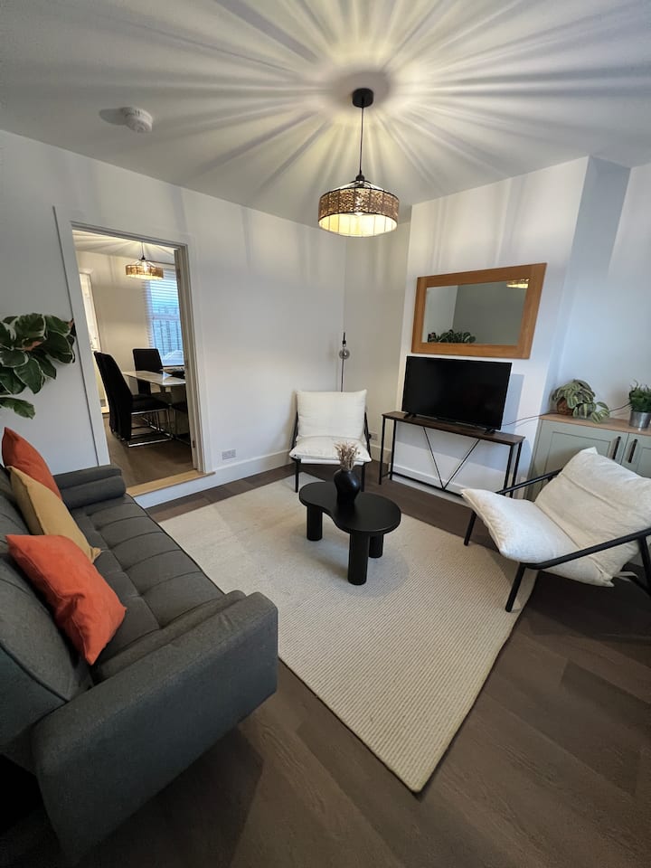 Central Home | Sleeps 5 | Free Nearby Parking - Colchester