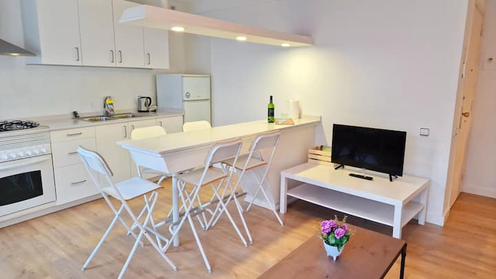 Apartment, Close To An Entrance Of Park Güell - Sant Cugat del Vallès