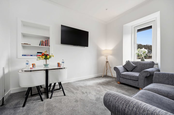 Central 2br Argyll Flat: Town Views, Near Seafront - Oban