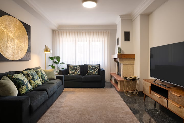 Home Essences Full House-7br/ac/3 Free Parking - Porto