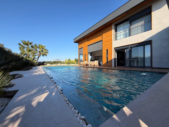 Dalyan’da Jakuzili Havuzlu Lüks Villa - Çeşme