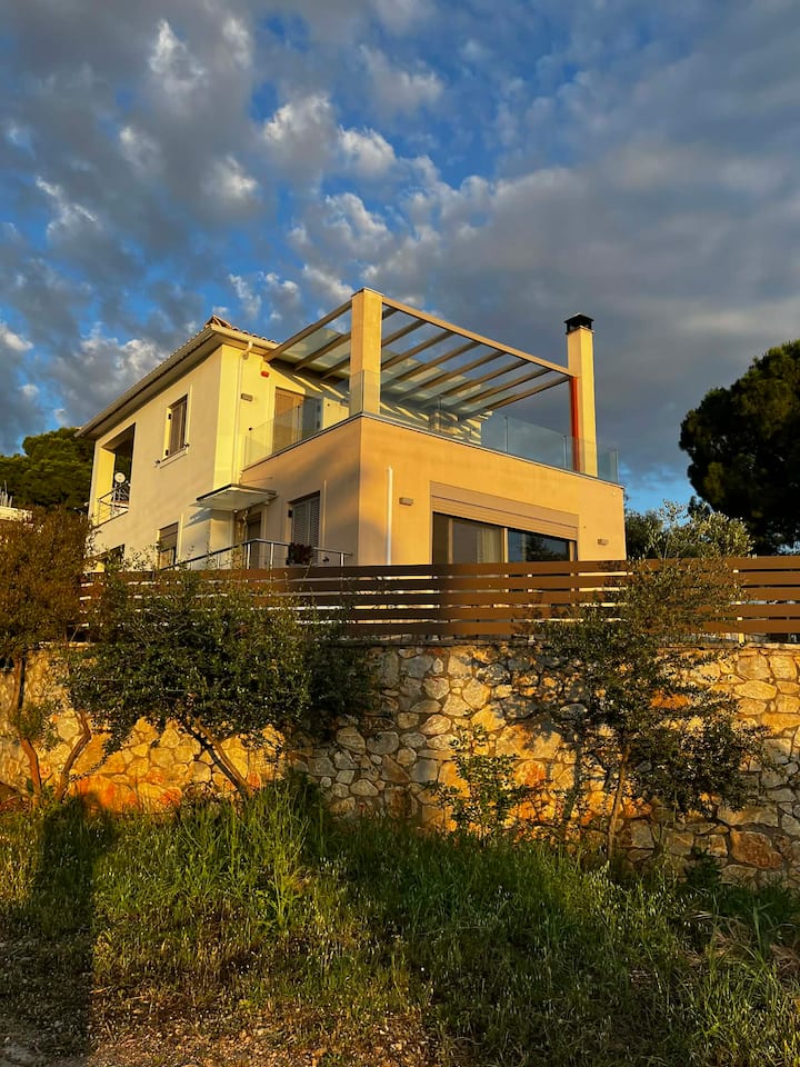 Μαγευτική Θέα ανάμεσα σε Ταΰγετο και Μεσσηνιακό - Kalamata
