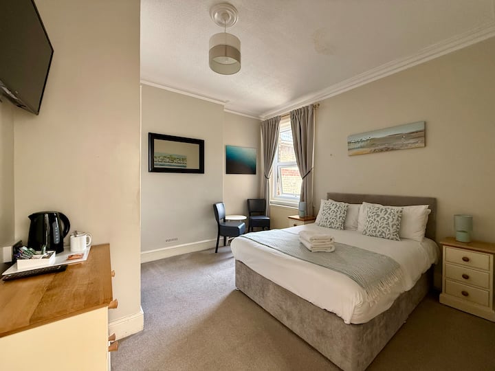 Double Room 8 @Hedley Hotel - ボーンマス