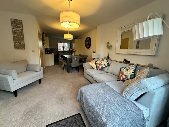 Perfect Group Getaway | Large & Stylish - Crewe