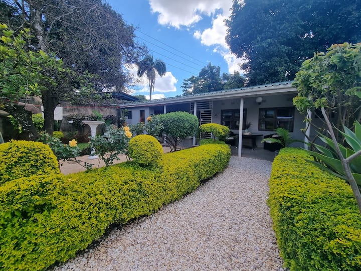 Modern Private Suite W/kitchen & Pool – Kabulonga - Lusaka