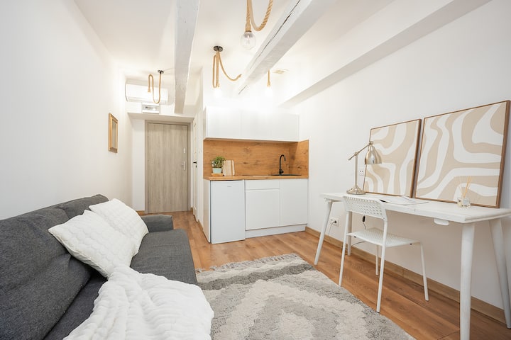 Nawrot 56 Przytulne Studio Na Poddaszu - Łódź