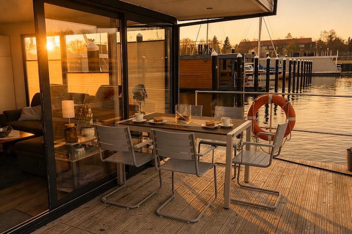 Tollow Festliegendes Hausboot Mit Terrasse & Grill - Stralsund