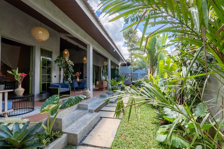 Private Villa Near Beautiful Waterfall - Besakih