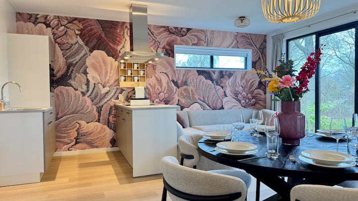 Luxury Family Chalet | Veranda | Sea Nearby (C123) - Groet